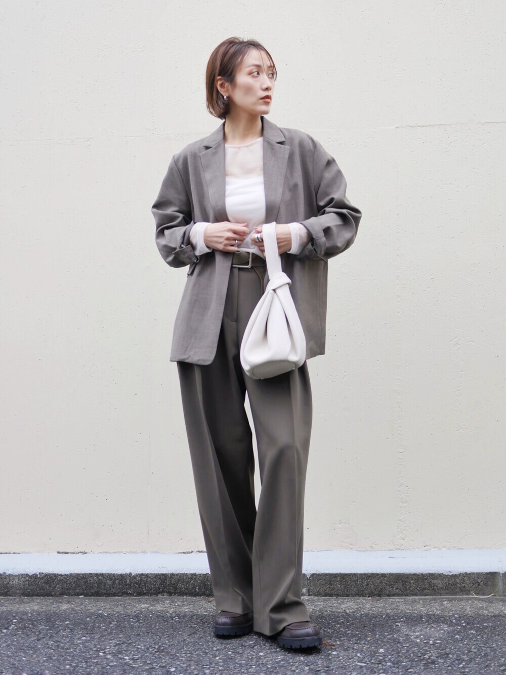 2024秋冬如何打造時髦顯高級造型？以「灰色系」混搭展現低調的日系迷人風格 | Japaholic